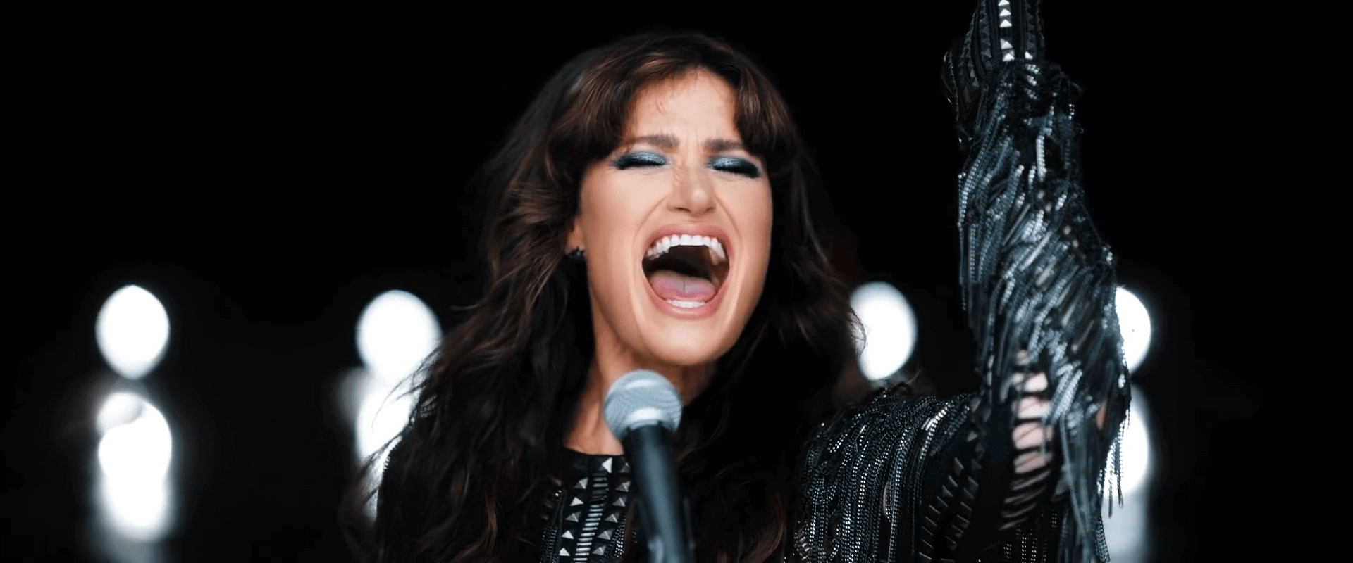 Idina Menzel Performs ‘let It Go At Disneyland 60th Anniversary